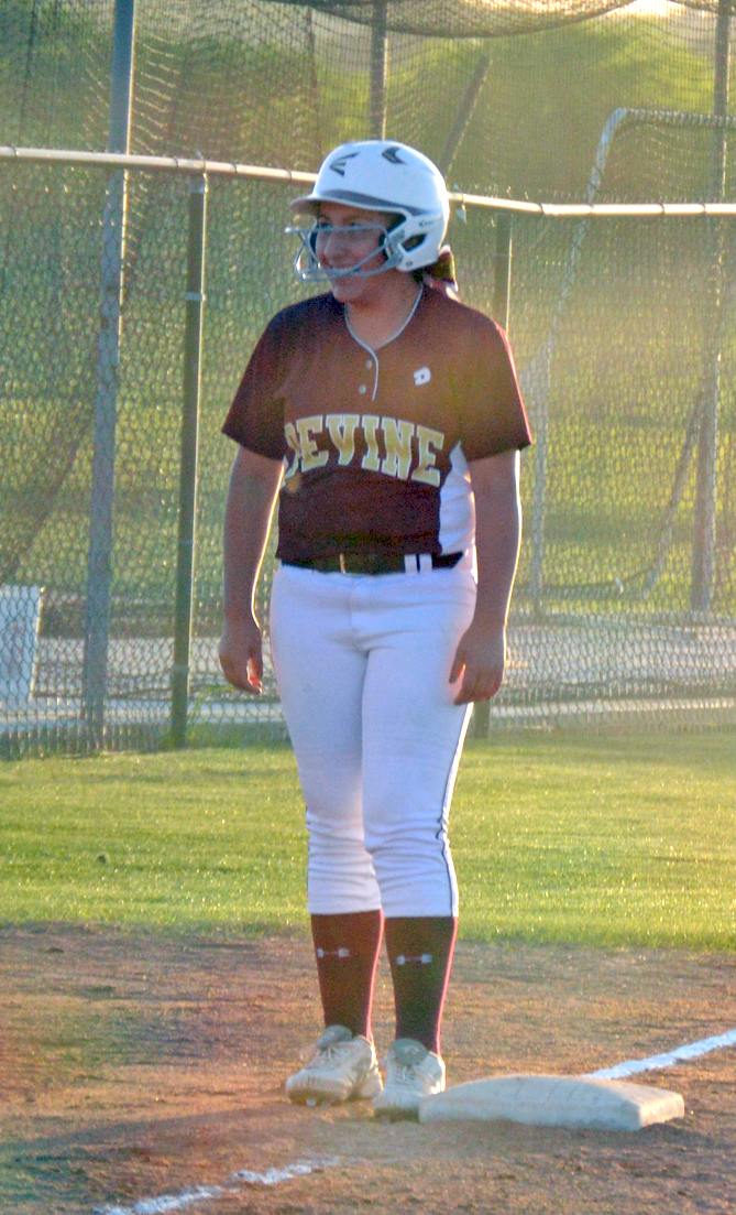 Arabians pull away late in win over Crystal City – The Devine News