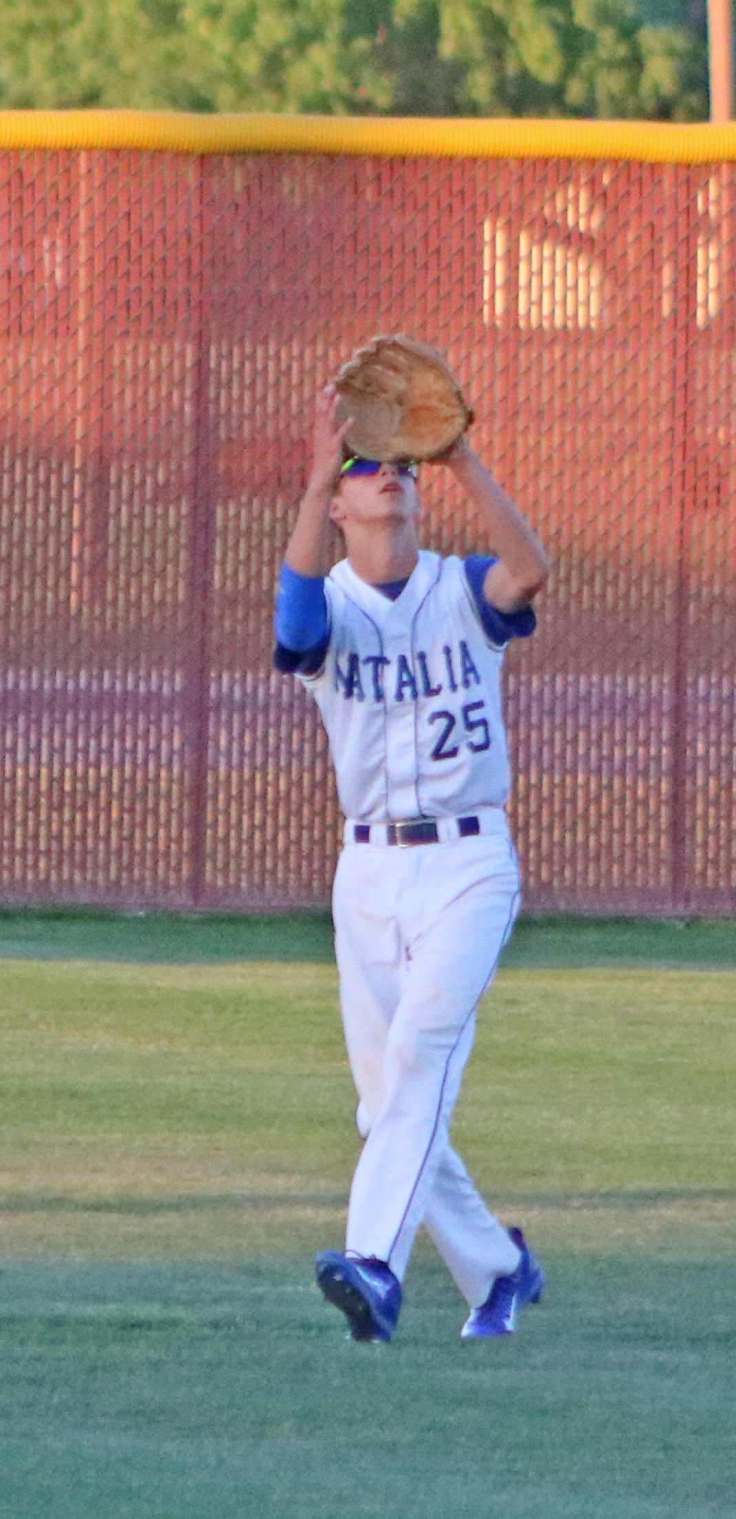 District champion Poth works past Mustangs – The Devine News