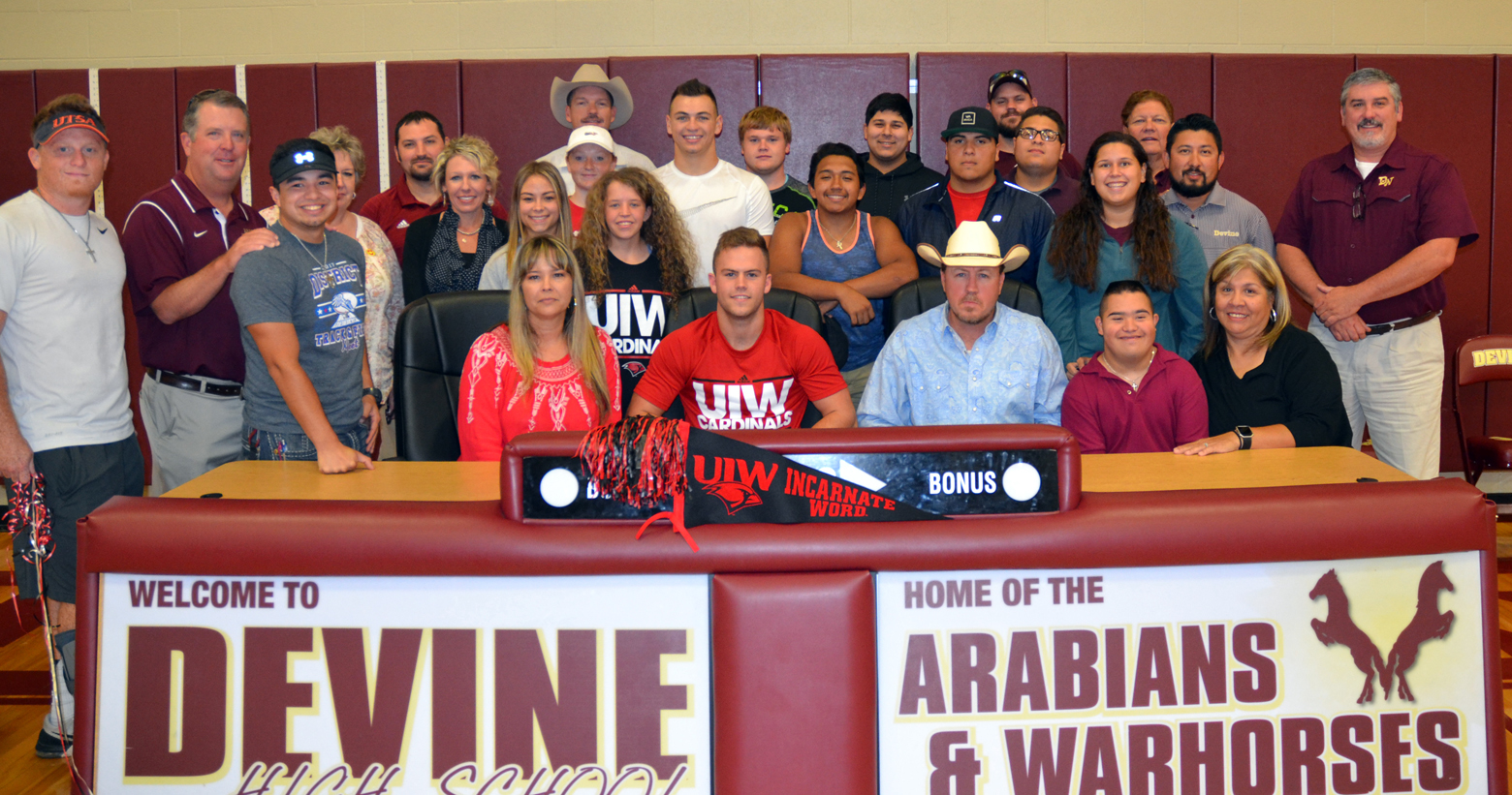 Zimmerle signs with Incarnate Word – The Devine News
