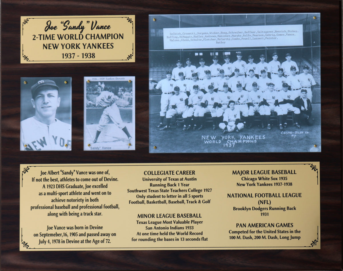 Vance honored as one of Devine’s greatest athletes – The Devine News