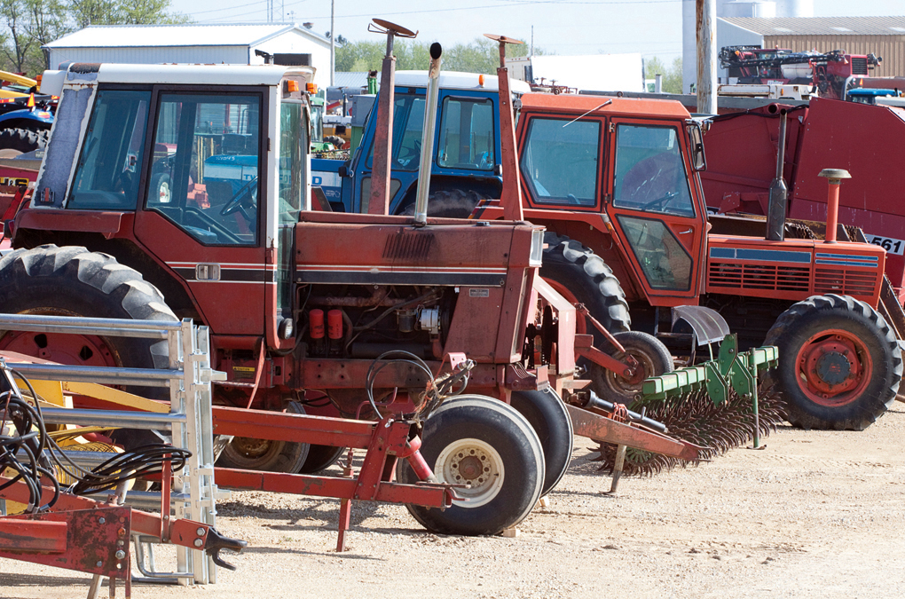 Tri-County antique tractor pull and scholarship fundraiser in Devine ...