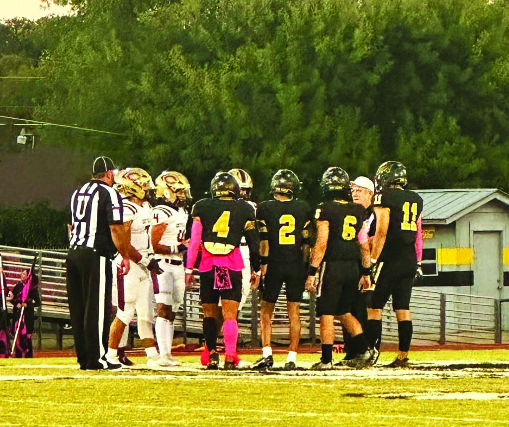 Lytle Pirates win defensive battle vs. Cotulla – The Devine News