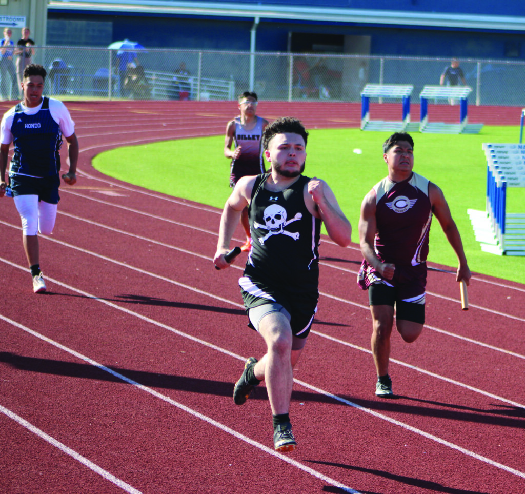 Pirate track runner-up at District 28-3A Meet – The Devine News