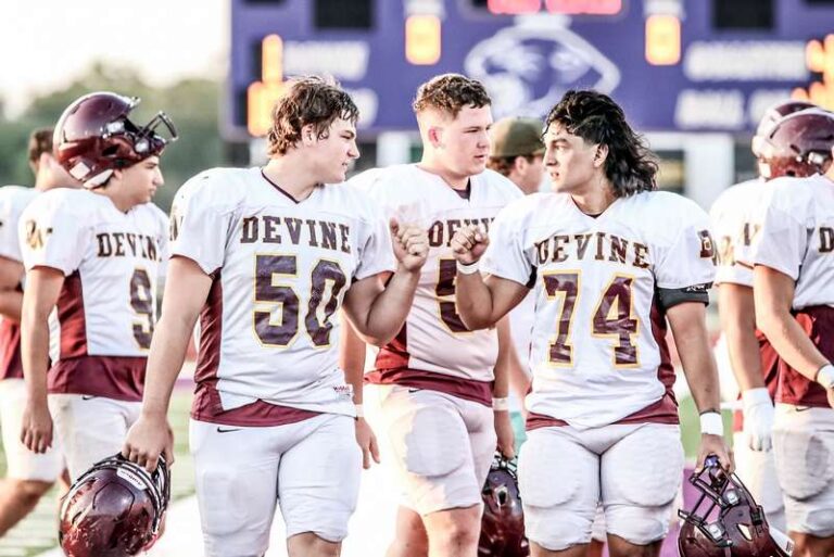 Warhorses Football: Team chemistry at an all-time high – The Devine News